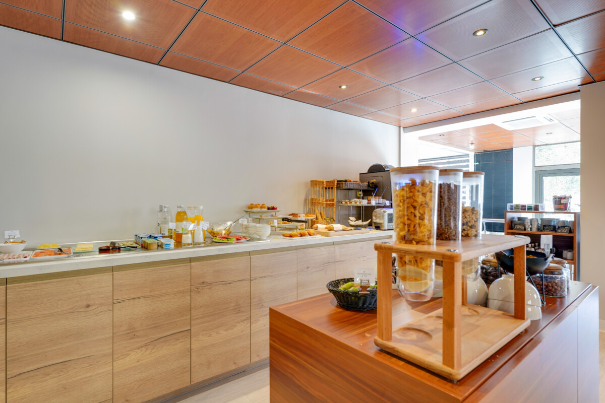 Breakfast at 4-star hotel Atrium in Valencia, France