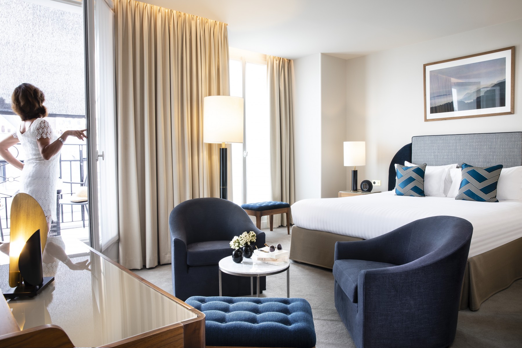 PRESTIGE TOUR EIFFEL • Le Tsuba Hotel