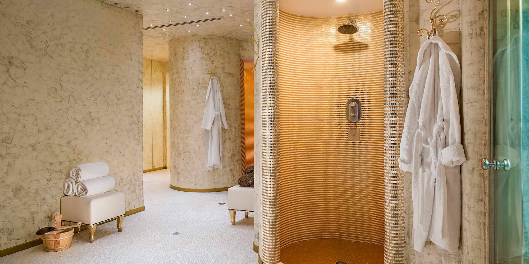 Monrif SPA - Acqua Relax Path Bologna Hotel - Royal Hotel Carlton in ...